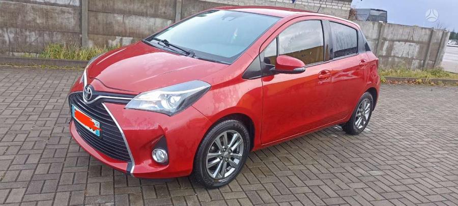 Red Toyota Yaris 2016 in Taurage, with an engine capacity of 1.00 L and mileage of 180 thousand km for 6100 €, photo 4 on AUTOMOTO.COM.LV