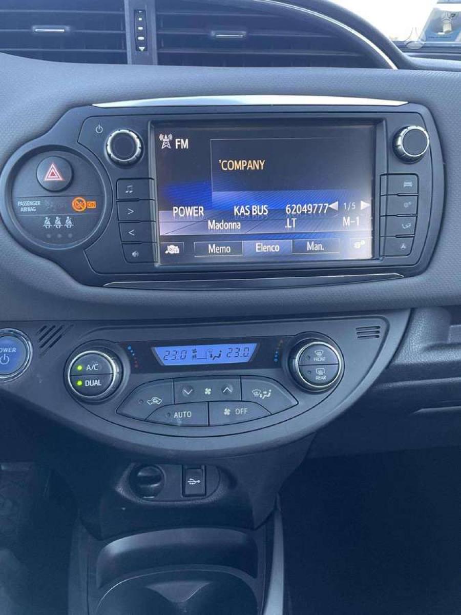 Red Toyota Yaris 2016 in Vilnius, with an engine capacity of 1.50 L and mileage of 98 thousand km for 10999 €, photo 3 on AUTOMOTO.COM.LV