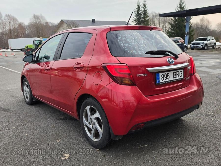Sarkans Toyota Yaris 2016 Tallina, ar dzinēja tilpumu 1.50 L un nobraukumu 76 tūkst. km par 9900 €, foto 3 vietnē AUTOMOTO.COM.LV