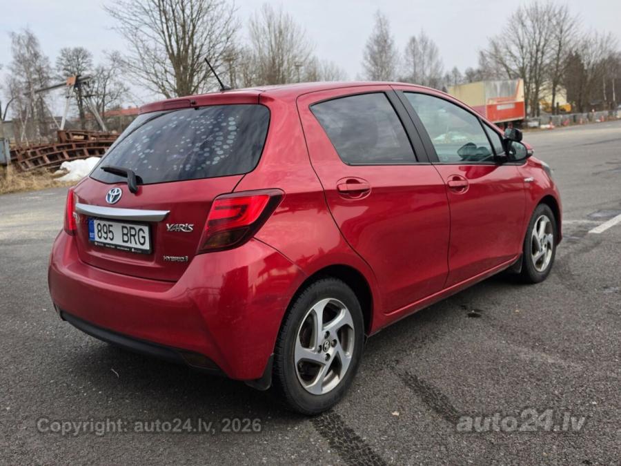 Sarkans Toyota Yaris 2016 Tallina, ar dzinēja tilpumu 1.50 L un nobraukumu 76 tūkst. km par 9900 €, foto 4 vietnē AUTOMOTO.COM.LV