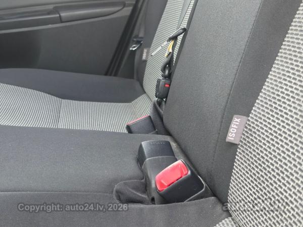 Sarkans Toyota Yaris 2016 Tallina, ar dzinēja tilpumu 1.50 L un nobraukumu 76 tūkst. km par 9900 €, foto 11 vietnē AUTOMOTO.COM.LV
