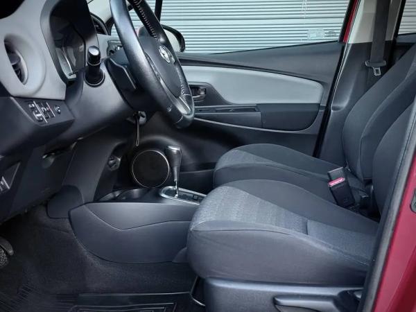 Red Toyota Yaris 2016 in Riga, with an engine capacity of 1.30 L and mileage of 142 thousand km for 8995 €, photo 7 on AUTOMOTO.COM.LV