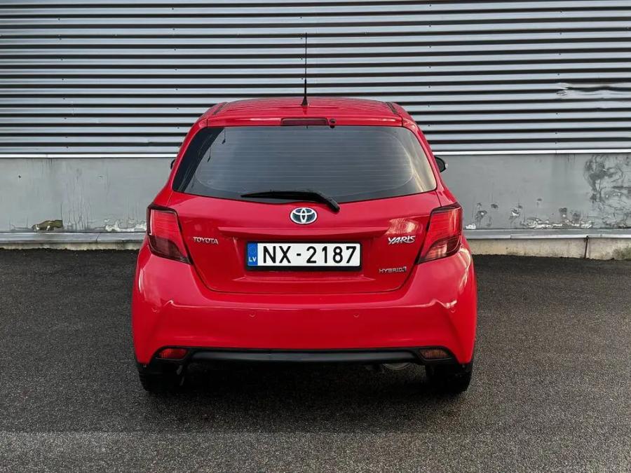 Red Toyota Yaris 2016 in Riga, with an engine capacity of 1.50 L and mileage of 232 thousand km for 5900 €, photo 5 on AUTOMOTO.COM.LV