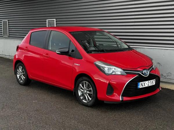 Red Toyota Yaris 2016 in Riga, with an engine capacity of 1.50 L and mileage of 232 thousand km for 5900 €, photo 7 on AUTOMOTO.COM.LV