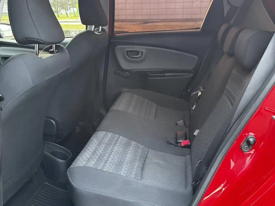 Red Toyota Yaris 2016 in Riga, with an engine capacity of 1.50 L and mileage of 232 thousand km for 5900 €, photo 11 on AUTOMOTO.COM.LV
