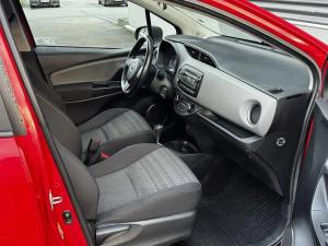 Red Toyota Yaris 2016 in Riga, with an engine capacity of 1.50 L and mileage of 232 thousand km for 5900 €, photo 13 on AUTOMOTO.COM.LV
