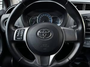 Red Toyota Yaris 2016 in Riga, with an engine capacity of 1.50 L and mileage of 232 thousand km for 5900 €, photo 15 on AUTOMOTO.COM.LV
