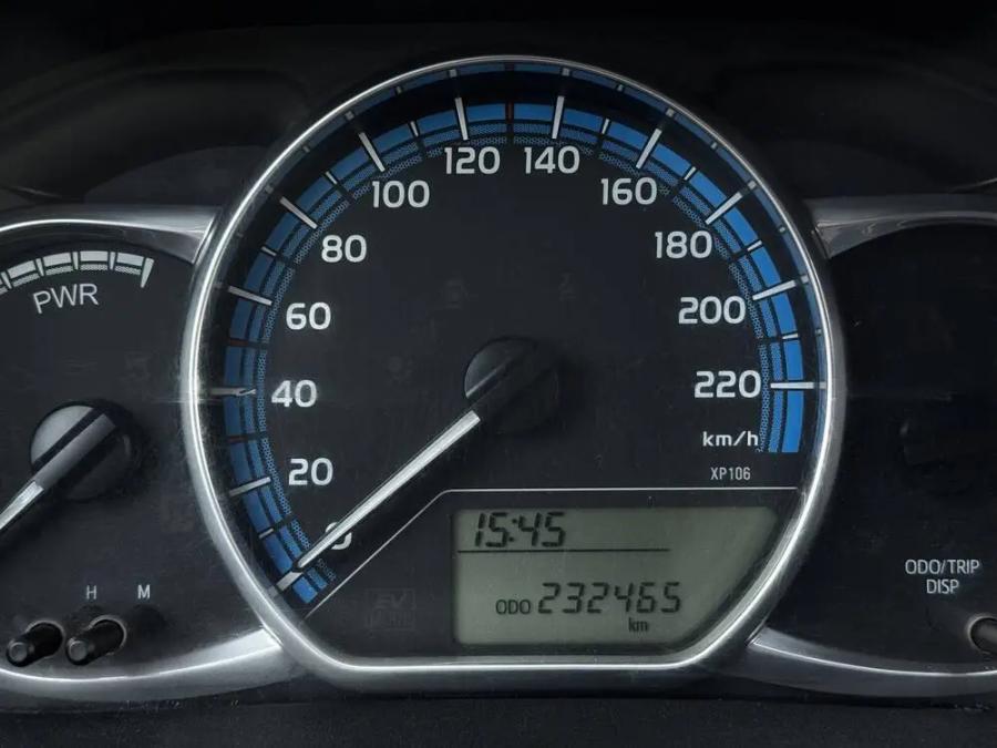 Red Toyota Yaris 2016 in Riga, with an engine capacity of 1.50 L and mileage of 232 thousand km for 5900 €, photo 16 on AUTOMOTO.COM.LV