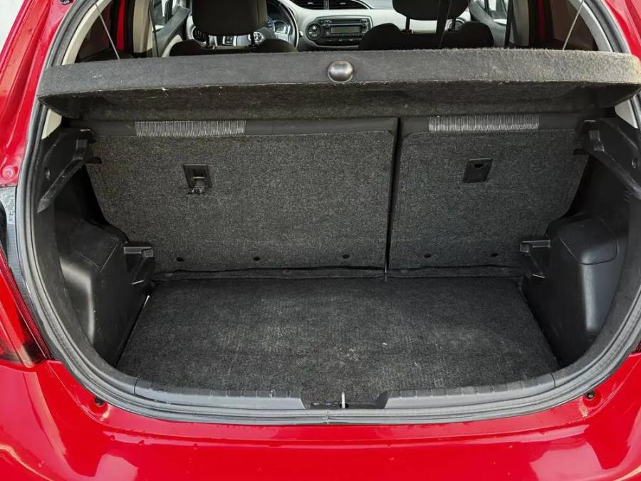 Red Toyota Yaris 2016 in Riga, with an engine capacity of 1.50 L and mileage of 232 thousand km for 5900 €, photo 23 on AUTOMOTO.COM.LV