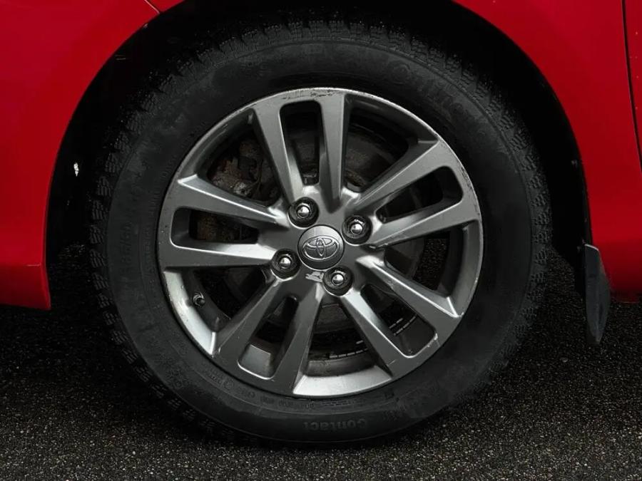 Red Toyota Yaris 2016 in Riga, with an engine capacity of 1.50 L and mileage of 232 thousand km for 5900 €, photo 24 on AUTOMOTO.COM.LV