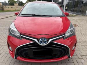 Sarkans Toyota Yaris 2016 Viļņa, ar dzinēja tilpumu 1.50 L un nobraukumu 130 tūkst. km par 8400 €, foto 5 vietnē AUTOMOTO.COM.LV