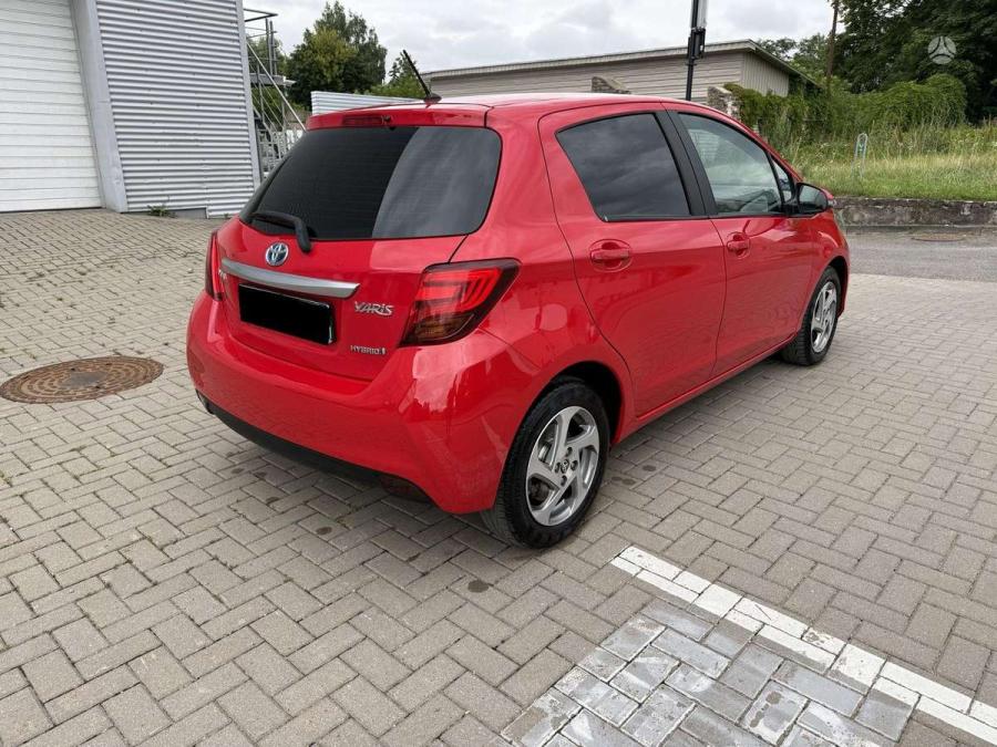 Sarkans Toyota Yaris 2016 Viļņa, ar dzinēja tilpumu 1.50 L un nobraukumu 130 tūkst. km par 8400 €, foto 11 vietnē AUTOMOTO.COM.LV