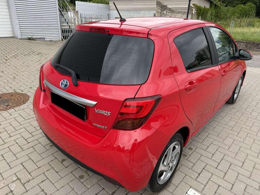 Sarkans Toyota Yaris 2016 Viļņa, ar dzinēja tilpumu 1.50 L un nobraukumu 130 tūkst. km par 8400 €, foto 12 vietnē AUTOMOTO.COM.LV