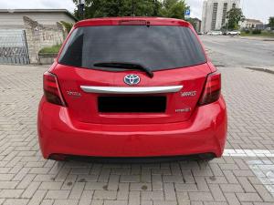 Sarkans Toyota Yaris 2016 Viļņa, ar dzinēja tilpumu 1.50 L un nobraukumu 130 tūkst. km par 8400 €, foto 13 vietnē AUTOMOTO.COM.LV