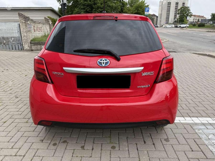 Sarkans Toyota Yaris 2016 Viļņa, ar dzinēja tilpumu 1.50 L un nobraukumu 130 tūkst. km par 8400 €, foto 13 vietnē AUTOMOTO.COM.LV