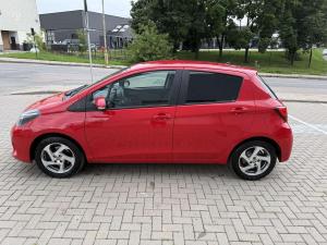 Sarkans Toyota Yaris 2016 Viļņa, ar dzinēja tilpumu 1.50 L un nobraukumu 130 tūkst. km par 8400 €, foto 16 vietnē AUTOMOTO.COM.LV