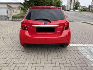 Sarkans Toyota Yaris 2016 Viļņa, ar dzinēja tilpumu 1.50 L un nobraukumu 130 tūkst. km par 8400 €, foto 18 vietnē AUTOMOTO.COM.LV