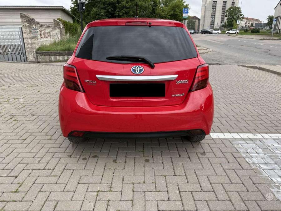 Sarkans Toyota Yaris 2016 Viļņa, ar dzinēja tilpumu 1.50 L un nobraukumu 130 tūkst. km par 8400 €, foto 18 vietnē AUTOMOTO.COM.LV