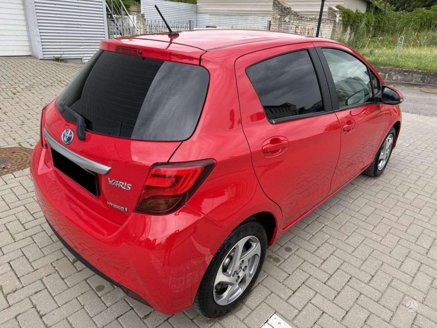 Sarkans Toyota Yaris 2016 Viļņa, ar dzinēja tilpumu 1.50 L un nobraukumu 130 tūkst. km par 8400 €, foto 19 vietnē AUTOMOTO.COM.LV