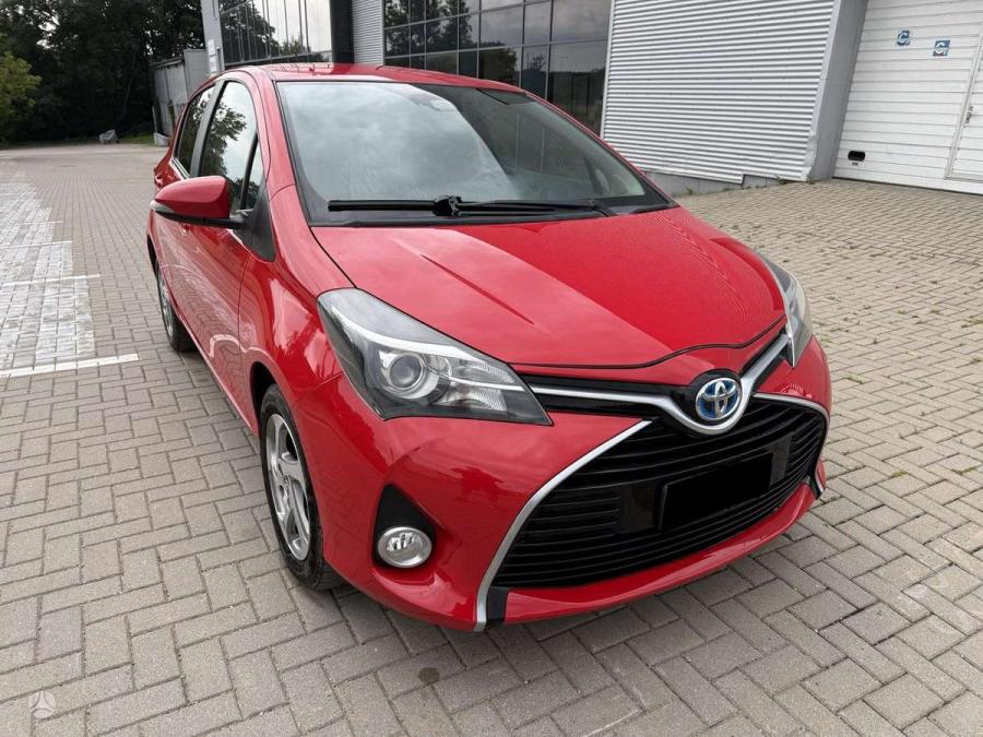 Sarkans Toyota Yaris 2016 Viļņa, ar dzinēja tilpumu 1.50 L un nobraukumu 130 tūkst. km par 8400 €, foto 20 vietnē AUTOMOTO.COM.LV