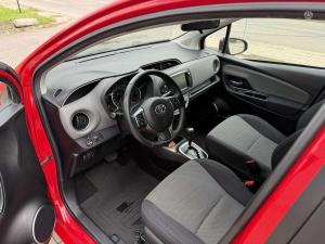 Sarkans Toyota Yaris 2016 Viļņa, ar dzinēja tilpumu 1.50 L un nobraukumu 130 tūkst. km par 8400 €, foto 28 vietnē AUTOMOTO.COM.LV