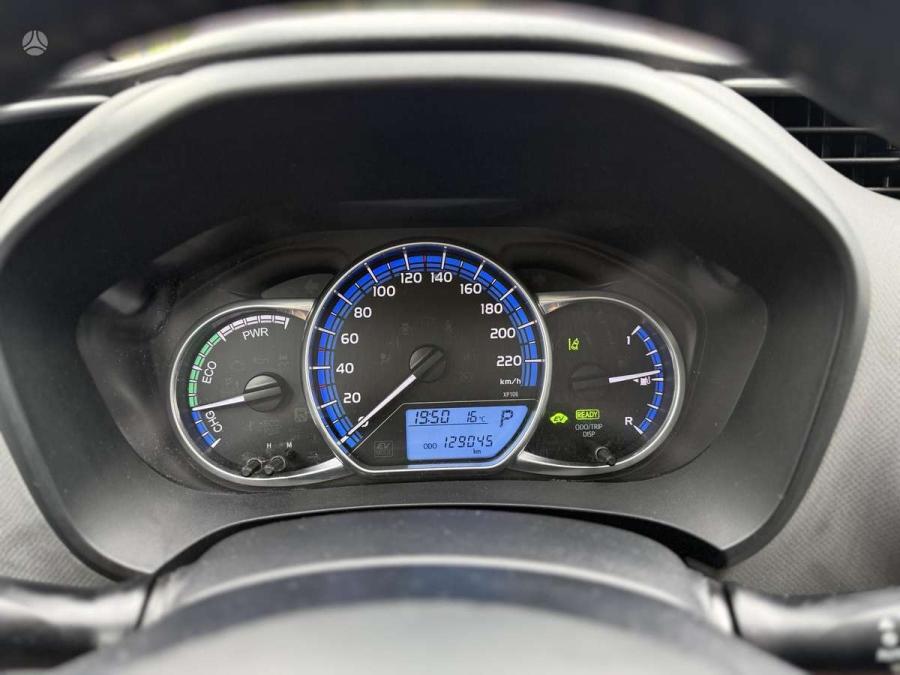 Sarkans Toyota Yaris 2016 Viļņa, ar dzinēja tilpumu 1.50 L un nobraukumu 130 tūkst. km par 8400 €, foto 30 vietnē AUTOMOTO.COM.LV