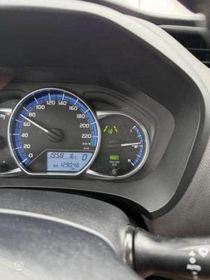 Sarkans Toyota Yaris 2016 Viļņa, ar dzinēja tilpumu 1.50 L un nobraukumu 130 tūkst. km par 8400 €, foto 31 vietnē AUTOMOTO.COM.LV