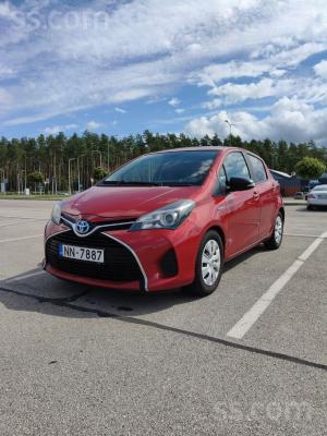 Sarkans Toyota Yaris 2016 Rīga, ar dzinēja tilpumu 1.50 L un nobraukumu 197 tūkst. km par 5400 €, foto  vietnē AUTOMOTO.COM.LV