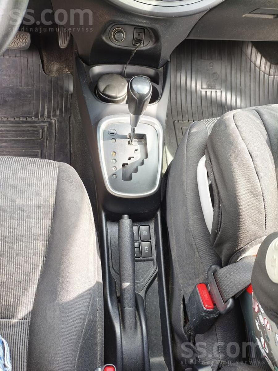 Sarkans Toyota Yaris 2016 Rīga, ar dzinēja tilpumu 1.50 L un nobraukumu 197 tūkst. km par 5400 €, foto 17 vietnē AUTOMOTO.COM.LV