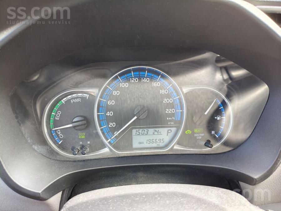 Sarkans Toyota Yaris 2016 Rīga, ar dzinēja tilpumu 1.50 L un nobraukumu 197 tūkst. km par 5400 €, foto 18 vietnē AUTOMOTO.COM.LV