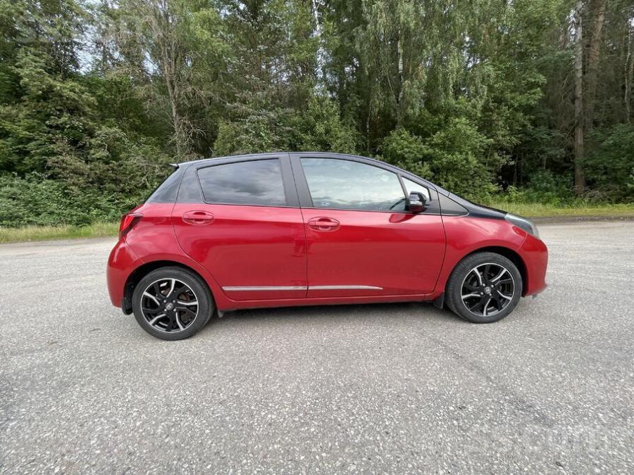 Sarkans Toyota Yaris 2016 Valmiera, ar dzinēja tilpumu 1.30 L un nobraukumu 92 tūkst. km par 8800 €, foto 6 vietnē AUTOMOTO.COM.LV