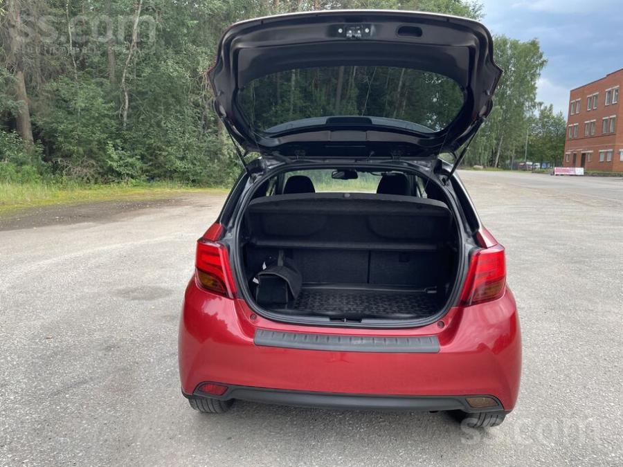 Sarkans Toyota Yaris 2016 Valmiera, ar dzinēja tilpumu 1.30 L un nobraukumu 92 tūkst. km par 8800 €, foto 8 vietnē AUTOMOTO.COM.LV