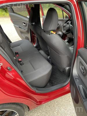 Sarkans Toyota Yaris 2016 Valmiera, ar dzinēja tilpumu 1.30 L un nobraukumu 92 tūkst. km par 8800 €, foto 12 vietnē AUTOMOTO.COM.LV