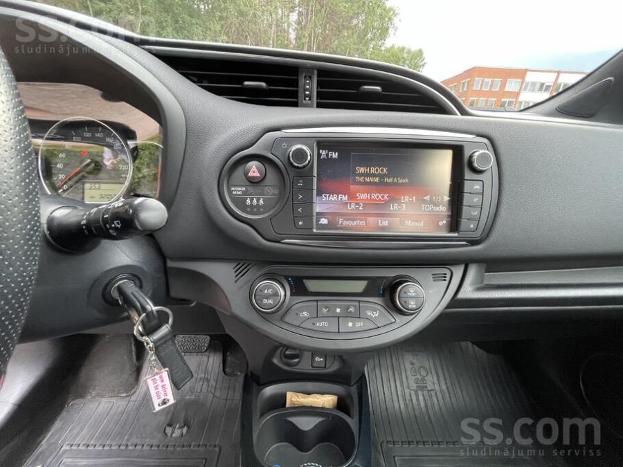 Sarkans Toyota Yaris 2016 Valmiera, ar dzinēja tilpumu 1.30 L un nobraukumu 92 tūkst. km par 8800 €, foto 15 vietnē AUTOMOTO.COM.LV