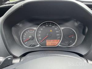 Sarkans Toyota Yaris 2016 Valmiera, ar dzinēja tilpumu 1.30 L un nobraukumu 92 tūkst. km par 8800 €, foto 16 vietnē AUTOMOTO.COM.LV