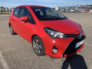 Red Toyota Yaris 2016 in Vilnius, with an engine capacity of 1.50 L and mileage of 184 thousand km for 9990 €, photo 4 on AUTOMOTO.COM.LV