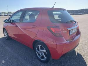 Red Toyota Yaris 2016 in Vilnius, with an engine capacity of 1.50 L and mileage of 184 thousand km for 9990 €, photo 8 on AUTOMOTO.COM.LV