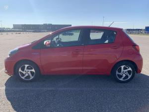Red Toyota Yaris 2016 in Vilnius, with an engine capacity of 1.50 L and mileage of 184 thousand km for 9990 €, photo 9 on AUTOMOTO.COM.LV