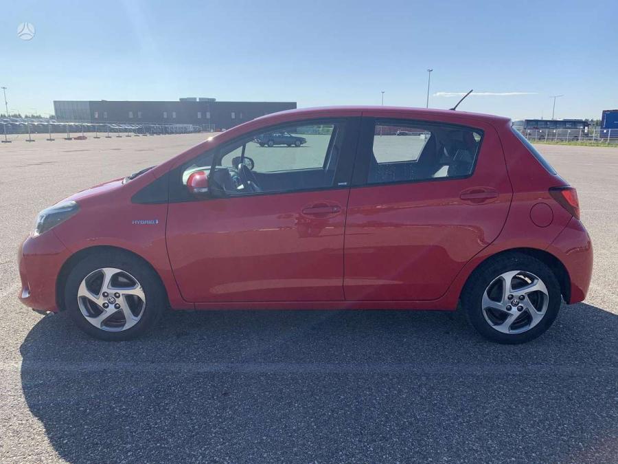 Red Toyota Yaris 2016 in Vilnius, with an engine capacity of 1.50 L and mileage of 184 thousand km for 9990 €, photo 9 on AUTOMOTO.COM.LV