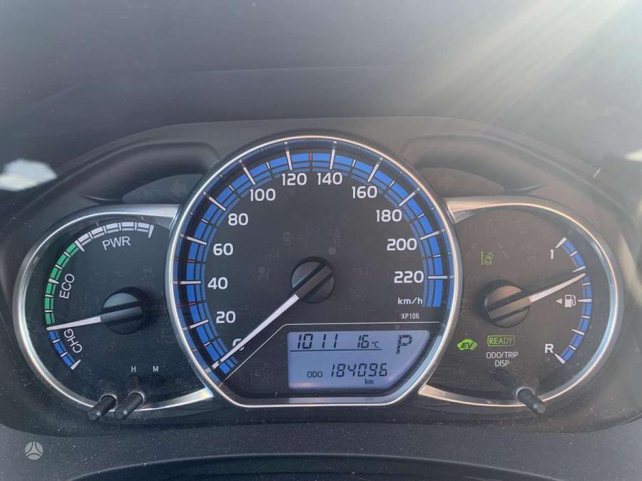 Red Toyota Yaris 2016 in Vilnius, with an engine capacity of 1.50 L and mileage of 184 thousand km for 9990 €, photo 17 on AUTOMOTO.COM.LV