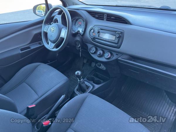 Toyota Yaris 2016 in Tallinn on AUTOMOTO.COM.LV Red Toyota Yaris 2016 in Tallinn, with an engine capacity of 1.30 L and mileage of 195 thousand km for 4995 €, photo 11 on AUTOMOTO.COM.LV