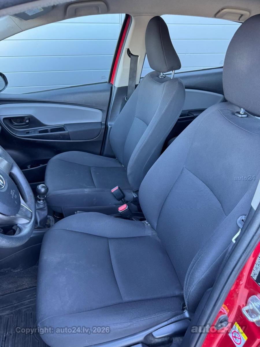Sarkans Toyota Yaris 2016 Tallina, ar dzinēja tilpumu 1.30 L un nobraukumu 195 tūkst. km par 4995 €, foto 12 vietnē AUTOMOTO.COM.LV