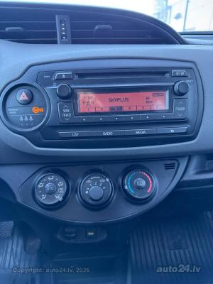 Sarkans Toyota Yaris 2016 Tallina, ar dzinēja tilpumu 1.30 L un nobraukumu 195 tūkst. km par 4995 €, foto 14 vietnē AUTOMOTO.COM.LV
