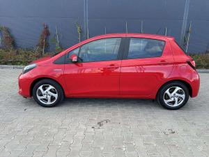 Sarkans Toyota Yaris 2016 Viļņa, ar dzinēja tilpumu 1.50 L un nobraukumu 115 tūkst. km par 12150 €, foto 4 vietnē AUTOMOTO.COM.LV