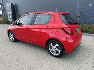 Sarkans Toyota Yaris 2016 Viļņa, ar dzinēja tilpumu 1.50 L un nobraukumu 115 tūkst. km par 12150 €, foto 5 vietnē AUTOMOTO.COM.LV