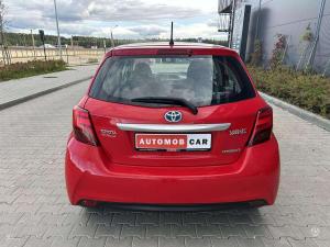 Sarkans Toyota Yaris 2016 Viļņa, ar dzinēja tilpumu 1.50 L un nobraukumu 115 tūkst. km par 12150 €, foto 7 vietnē AUTOMOTO.COM.LV
