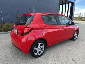 Sarkans Toyota Yaris 2016 Viļņa, ar dzinēja tilpumu 1.50 L un nobraukumu 115 tūkst. km par 12150 €, foto 9 vietnē AUTOMOTO.COM.LV