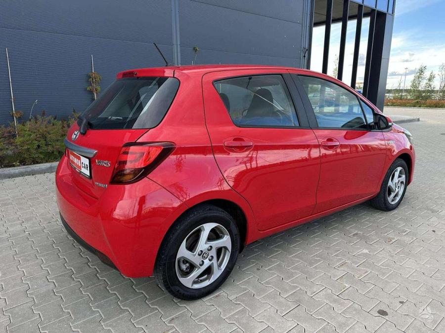 Sarkans Toyota Yaris 2016 Viļņa, ar dzinēja tilpumu 1.50 L un nobraukumu 115 tūkst. km par 12150 €, foto 9 vietnē AUTOMOTO.COM.LV