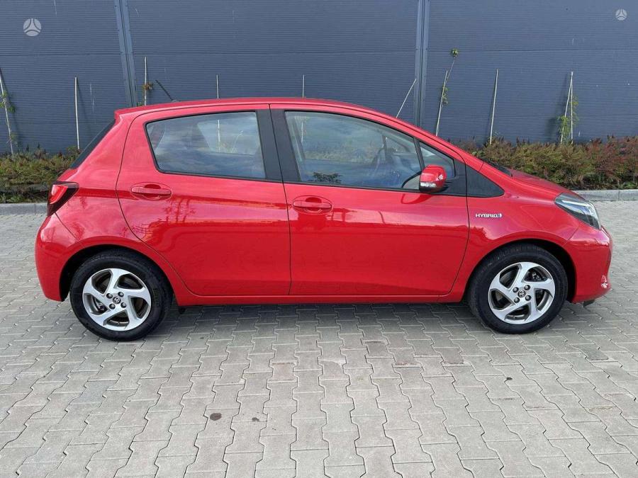 Sarkans Toyota Yaris 2016 Viļņa, ar dzinēja tilpumu 1.50 L un nobraukumu 115 tūkst. km par 12150 €, foto 10 vietnē AUTOMOTO.COM.LV