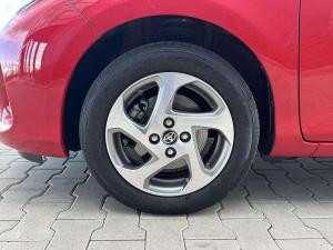 Sarkans Toyota Yaris 2016 Viļņa, ar dzinēja tilpumu 1.50 L un nobraukumu 115 tūkst. km par 12150 €, foto 15 vietnē AUTOMOTO.COM.LV